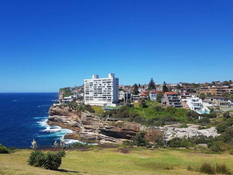 Coastal Walks in Sydney: Complete Guide to 12 Routes 2026